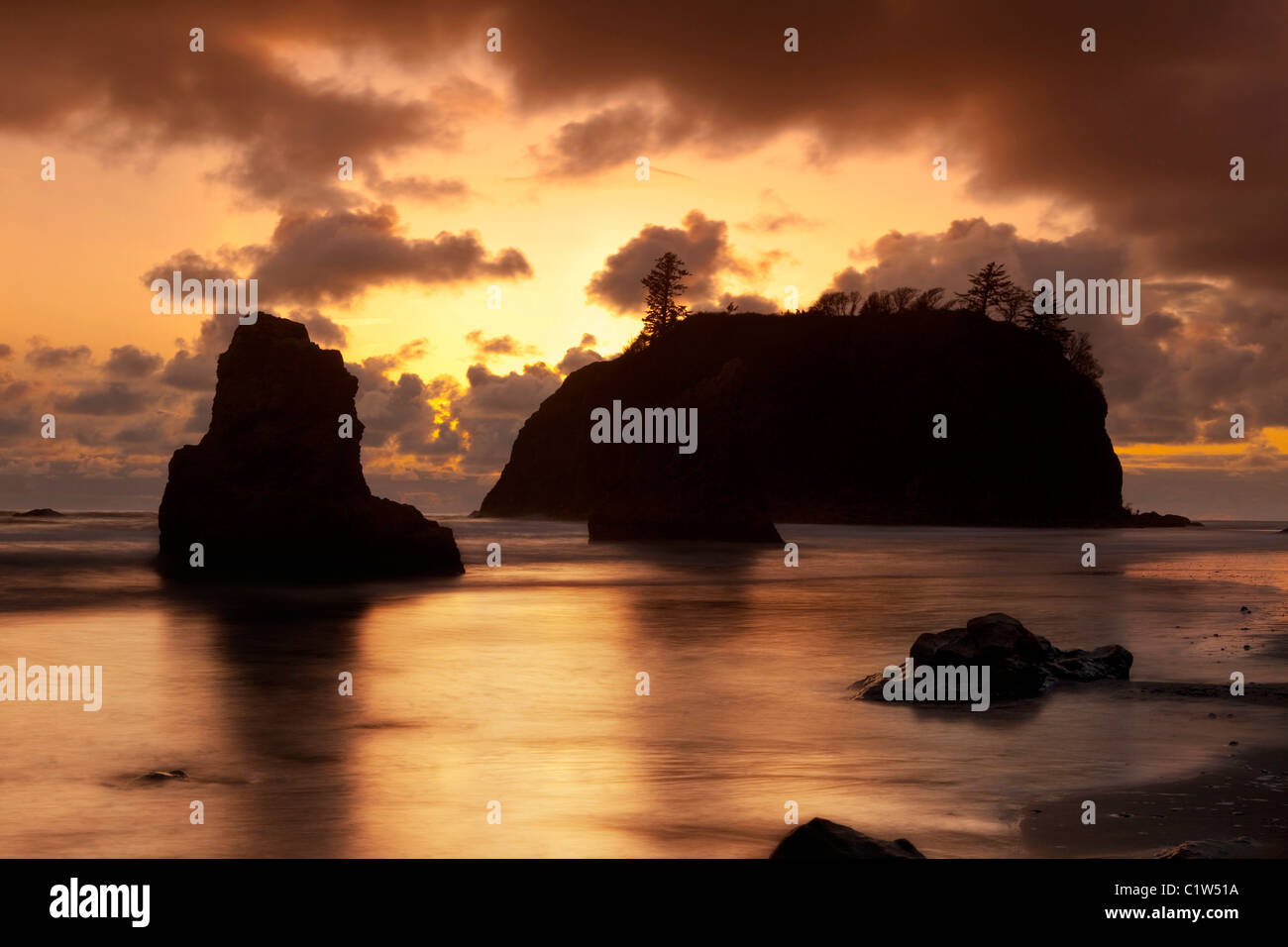 Sunset behind cliffs, Ruby Beach, Olympic National Park, Washington ...