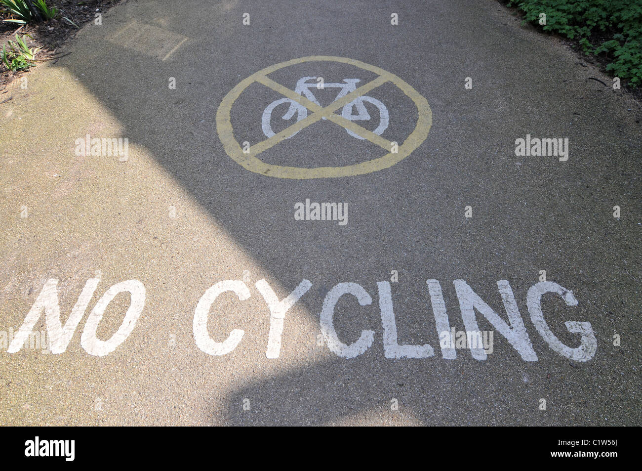 No Cycling sign in London park Stock Photo - Alamy