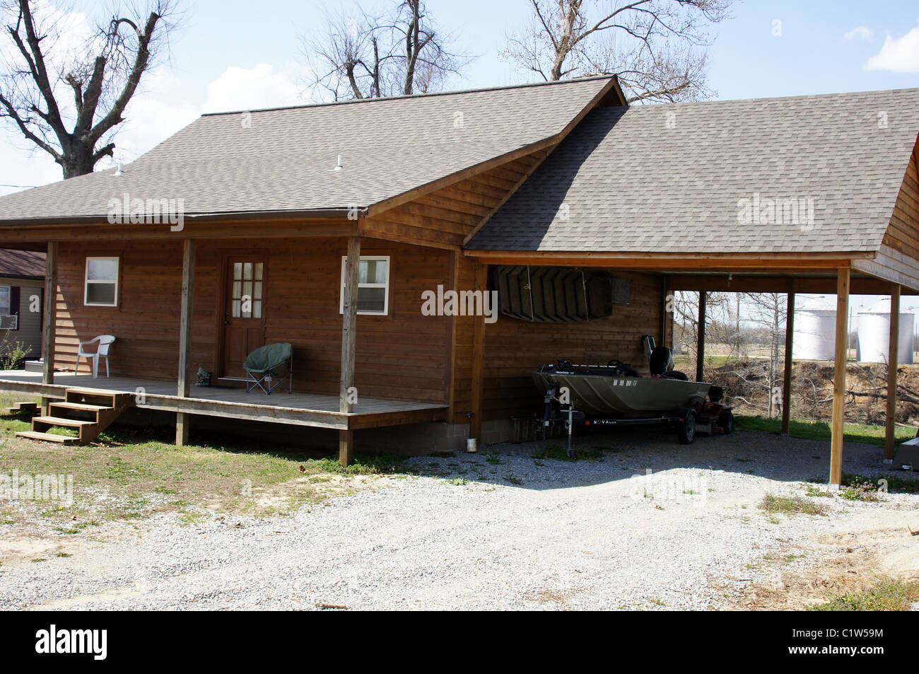 this is a typical cabin on a river in Arkansas. the cabin features a ...