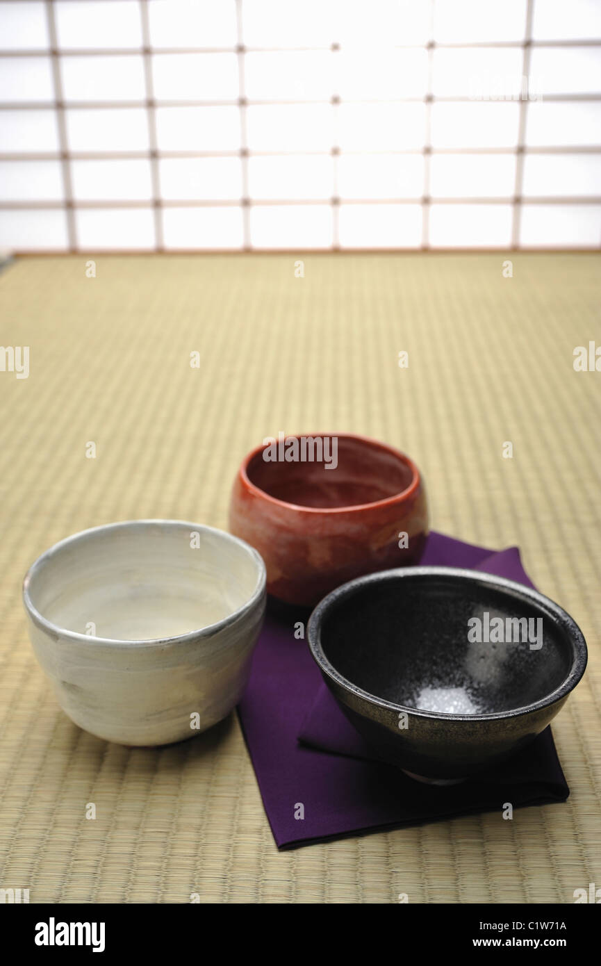 Close-up of Japanese bowls Stock Photo - Alamy