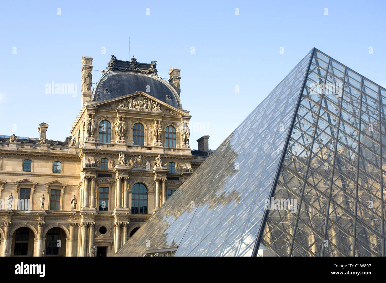 France, Paris, Pyramid of Musee du Louvre Stock Photo - Alamy