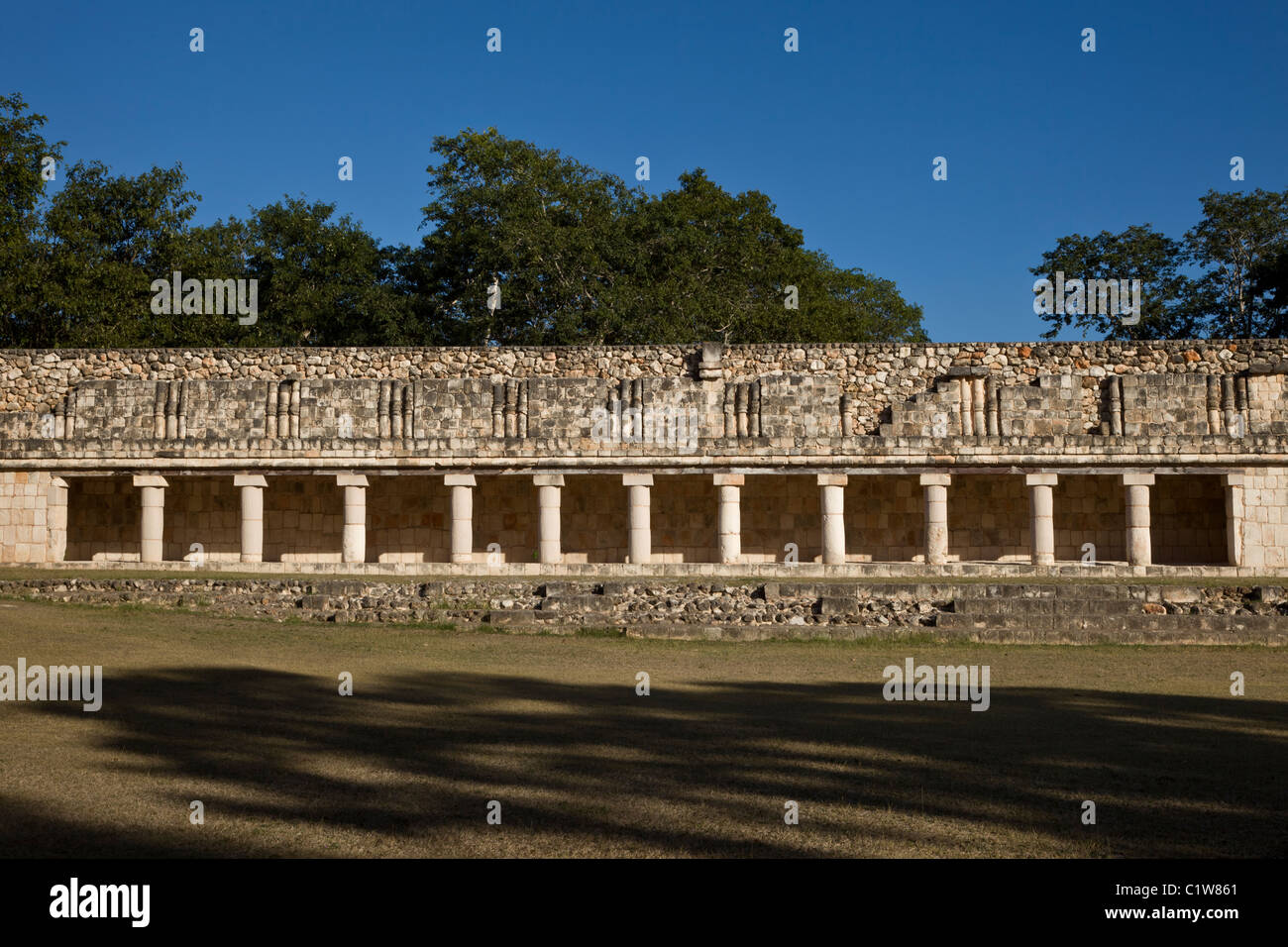 Mayan architecture columns mexico hi-res stock photography and images ...