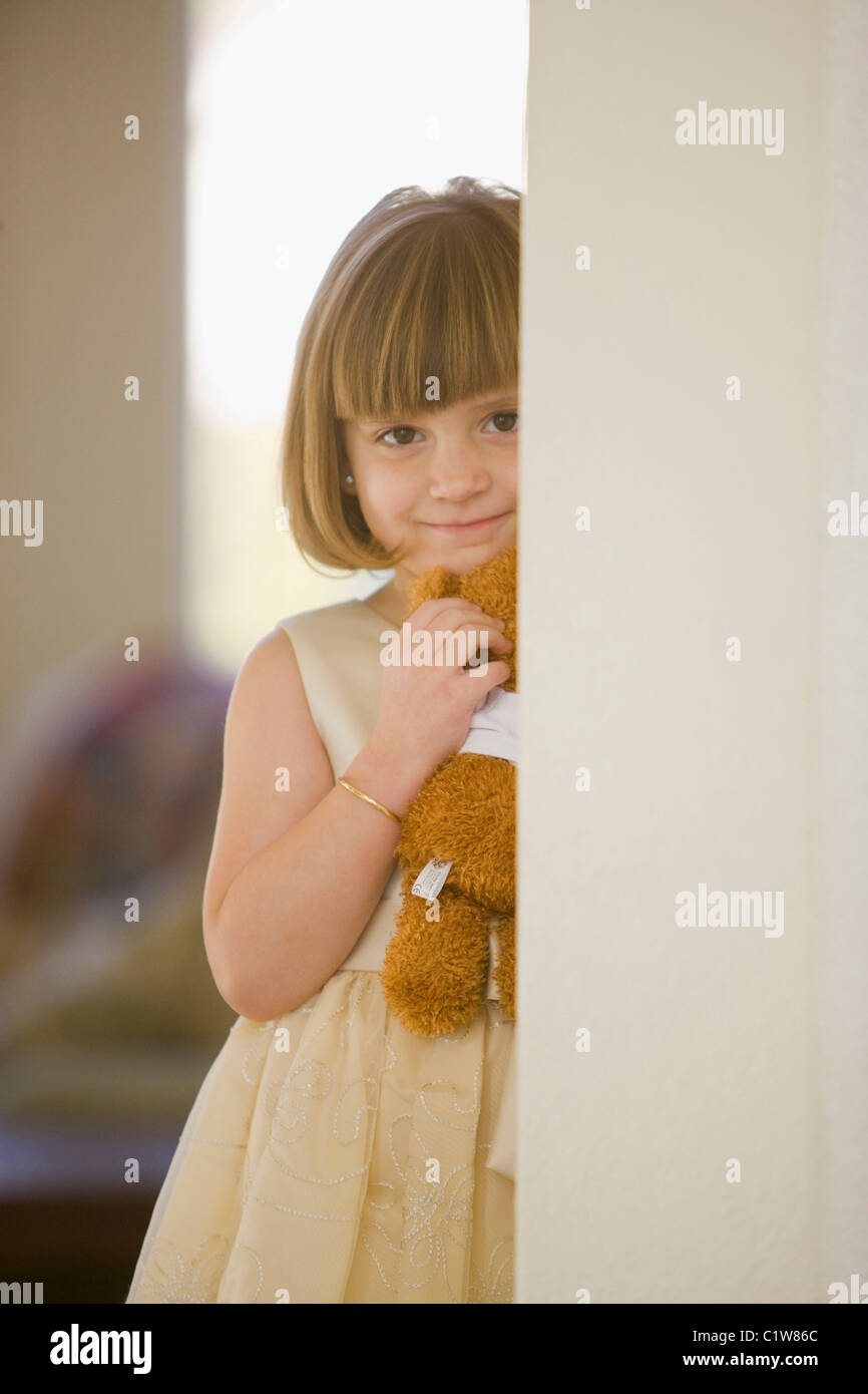 Peeking from behind a wall hi-res stock photography and images - Alamy