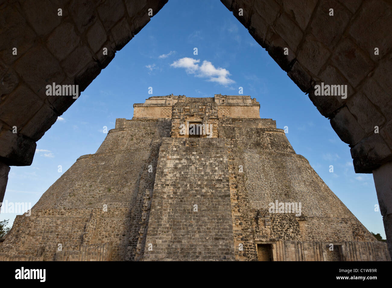 Mayan corbel arch hi-res stock photography and images - Alamy