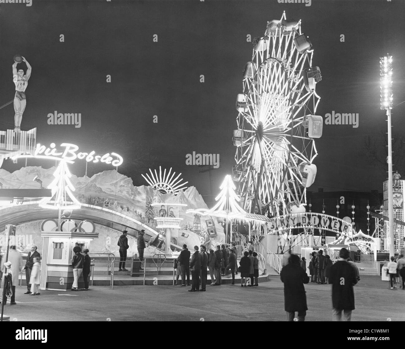 People amusement park Black and White Stock Photos & Images - Alamy