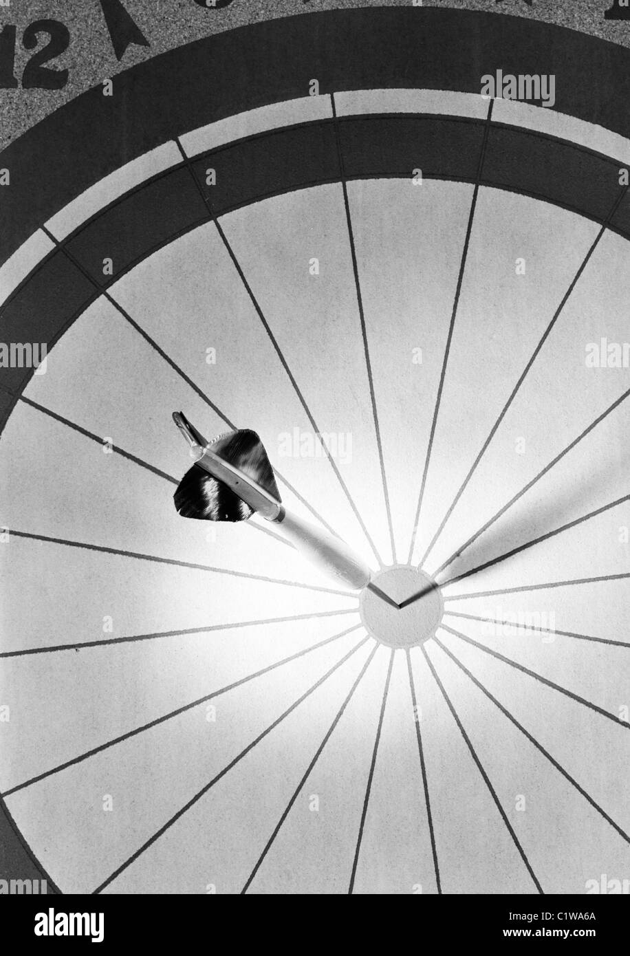 Accuracy target Black and White Stock Photos & Images - Alamy