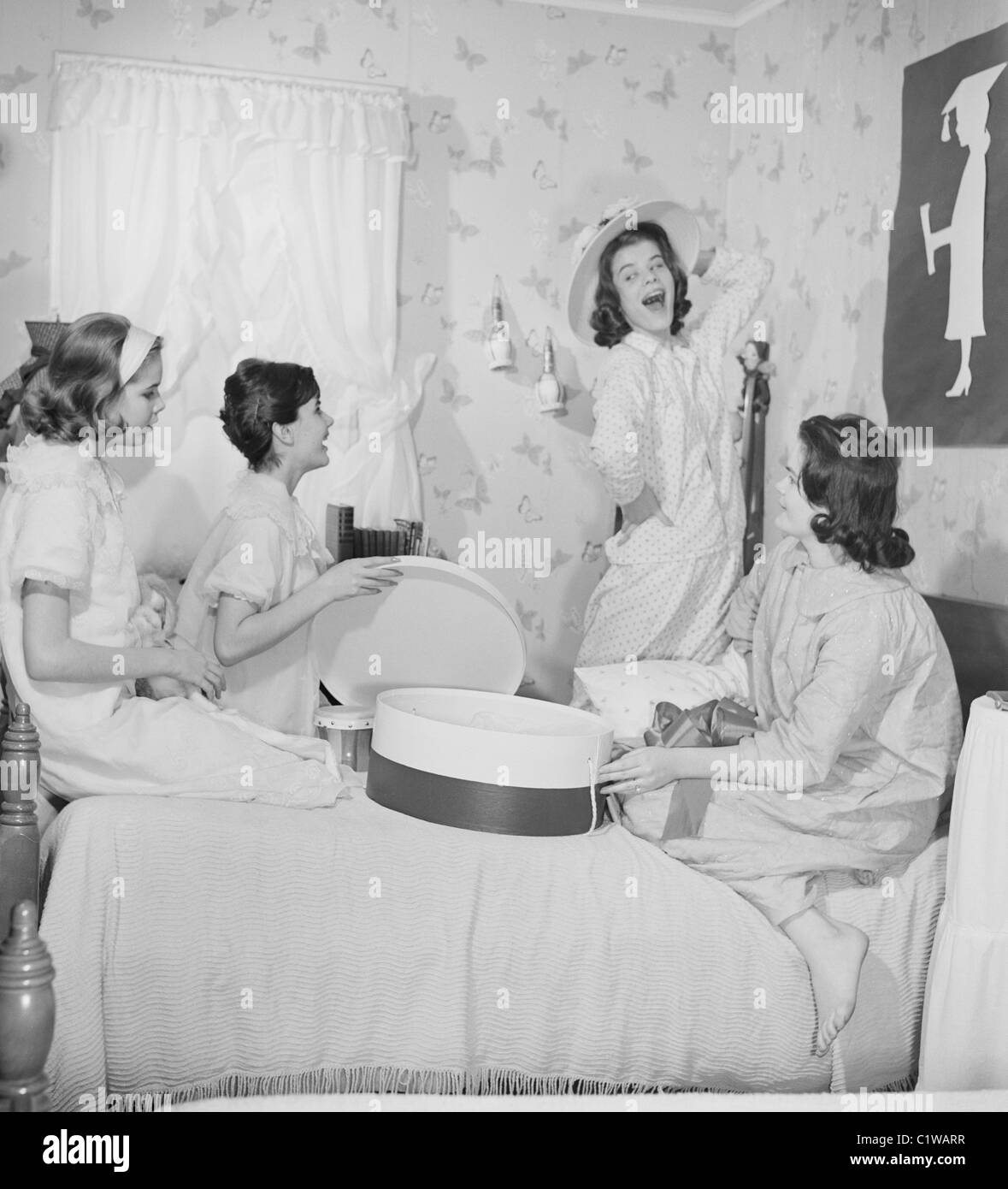 Women in hats fashion hi-res stock photography and images - Alamy