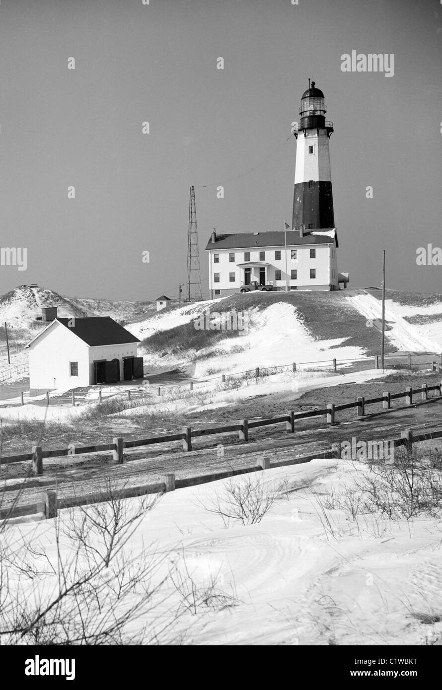 USA, New York State, Long Island, Montauk, Montauk lighthouse in snow ...