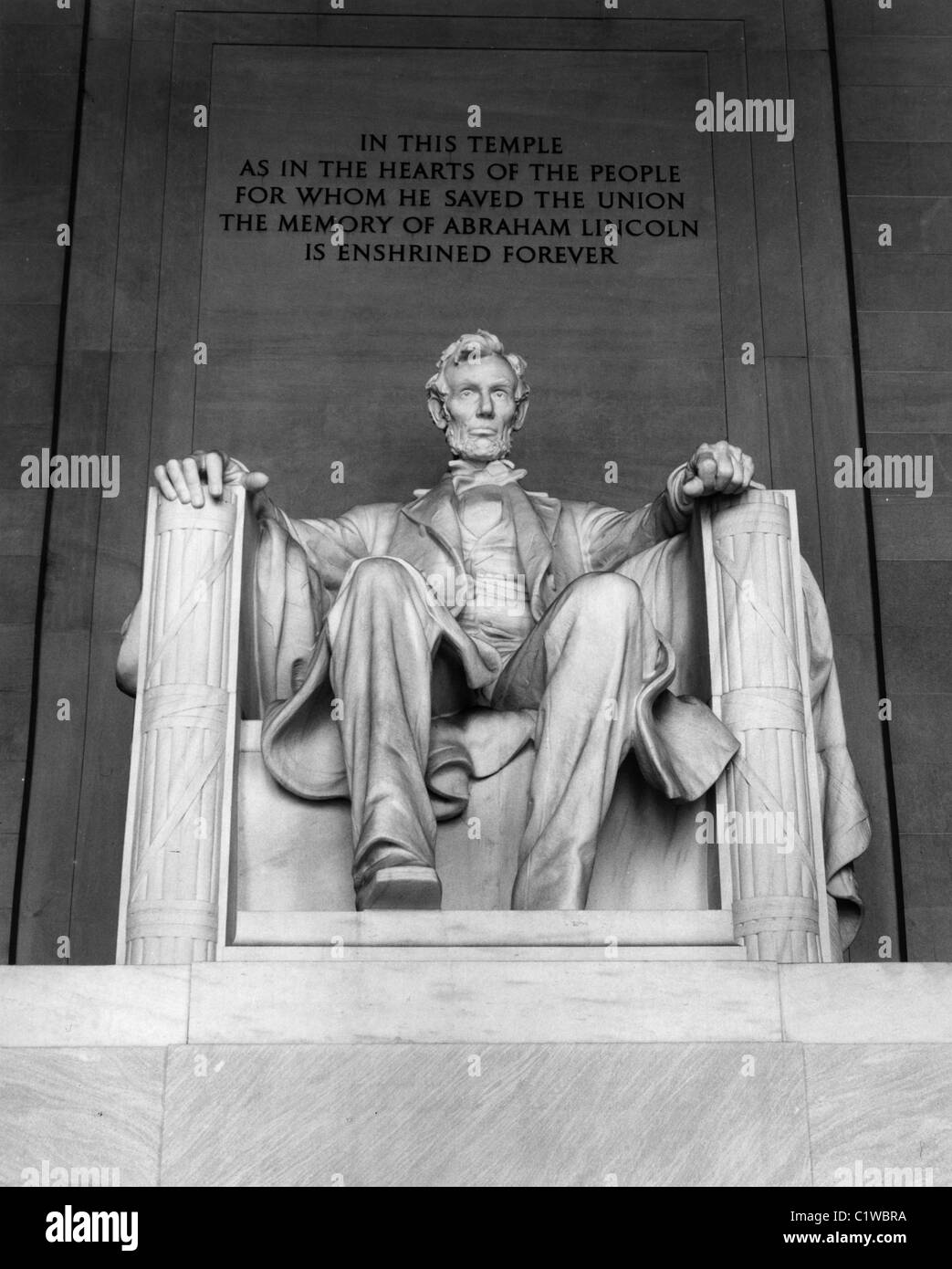 Abraham Lincolns statue in a memorial, Lincoln Memorial, Washington DC ...