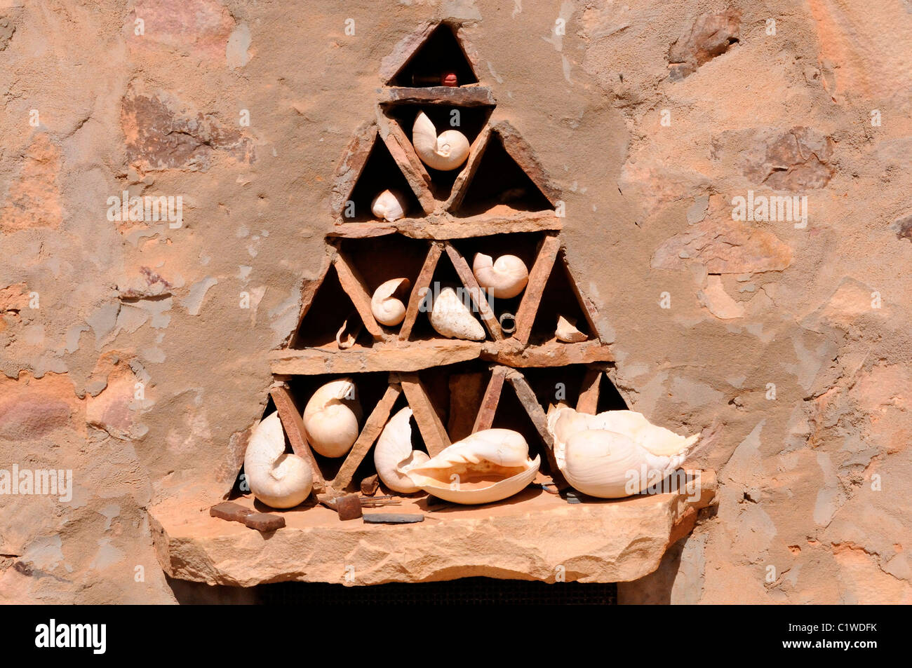 Mauritania, Ouadane, Symbolic shrine in Ouadane Stock Photo - Alamy