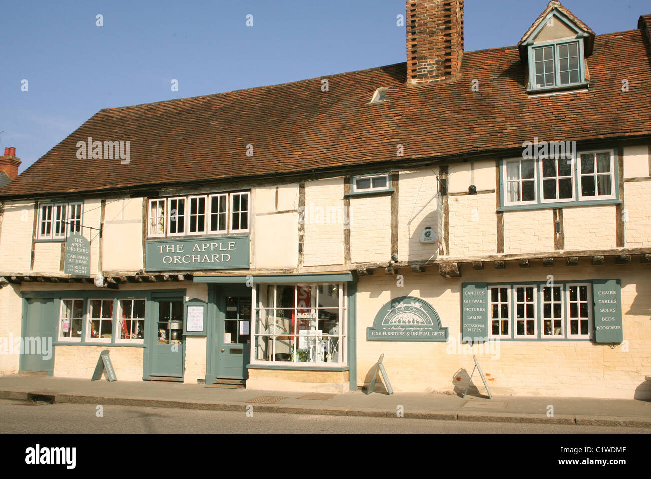 West wycombe village hi-res stock photography and images - Alamy