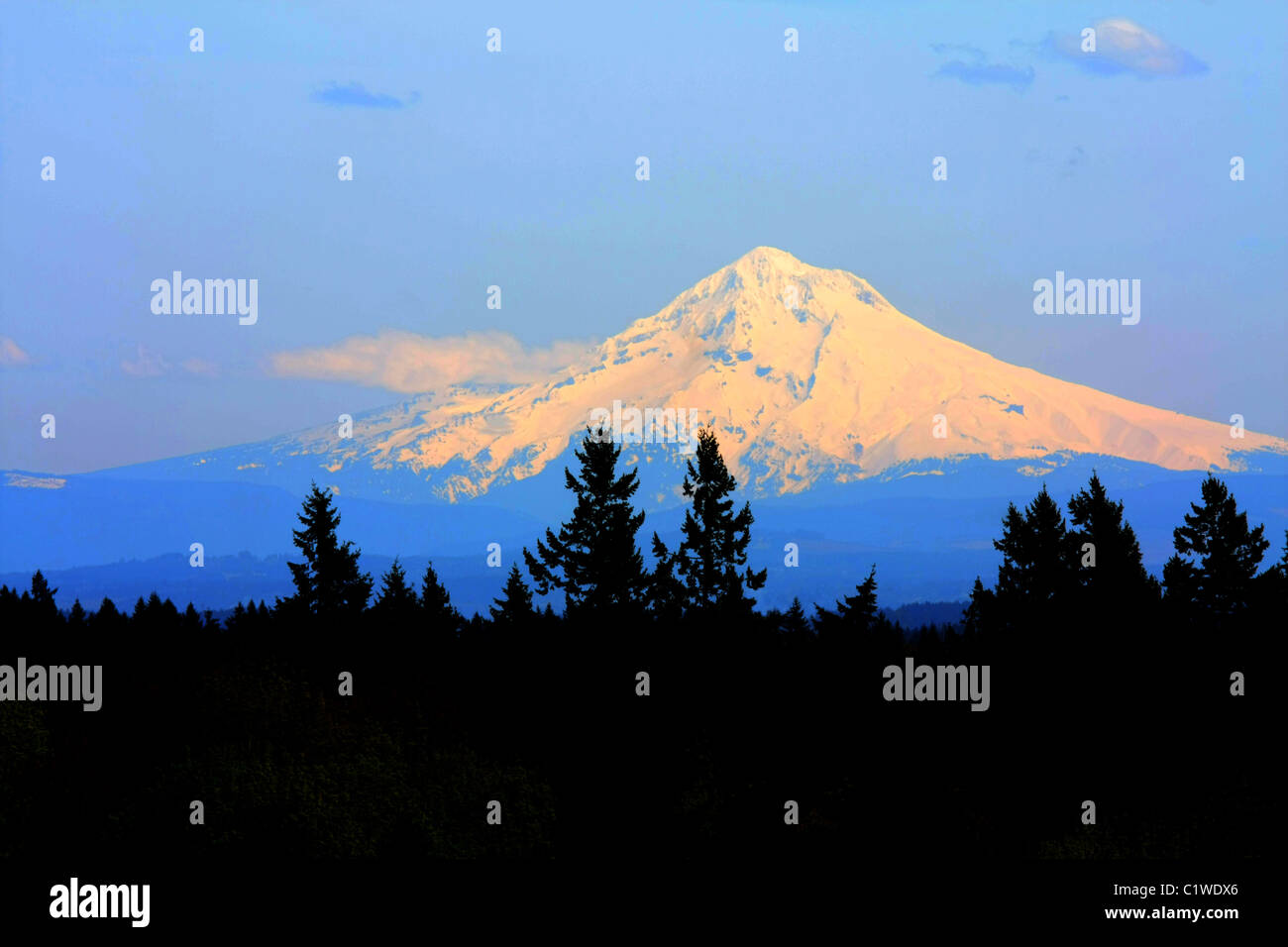 Distant mountain landscape hi-res stock photography and images - Alamy