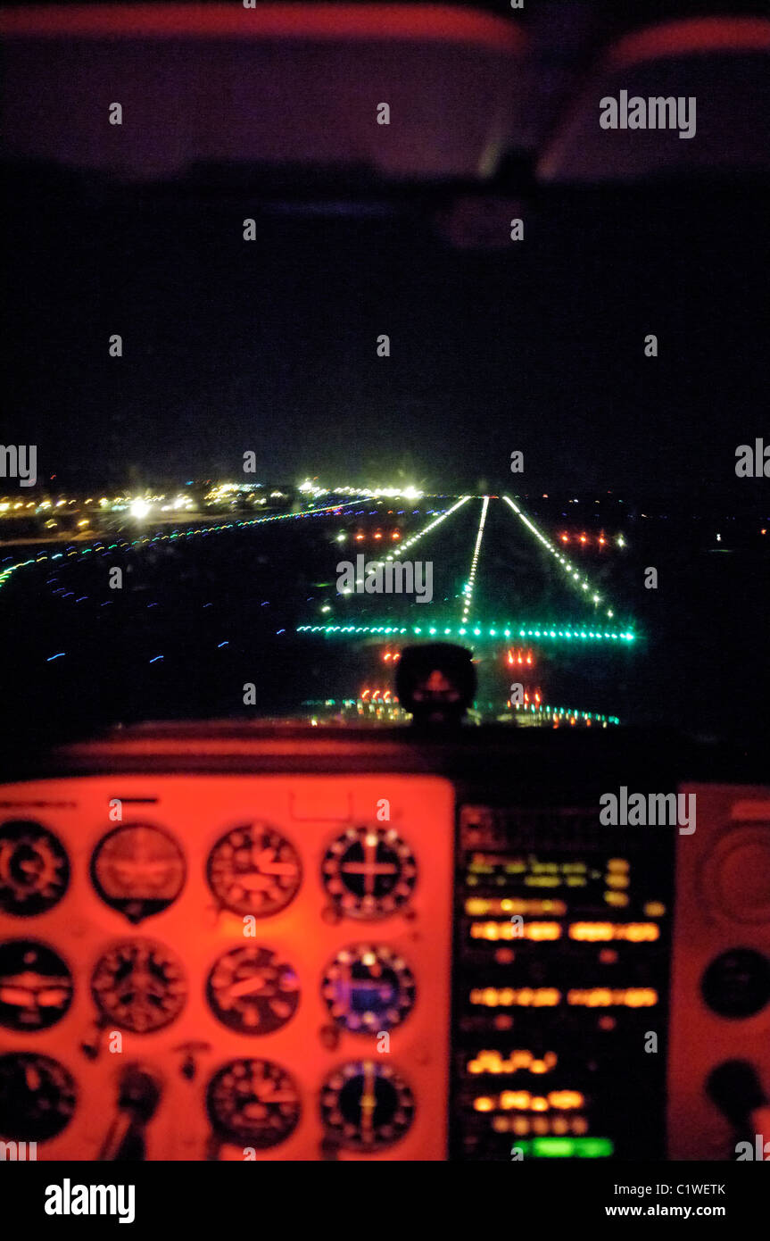 Cessna 172 cockpit hi-res stock photography and images - Alamy