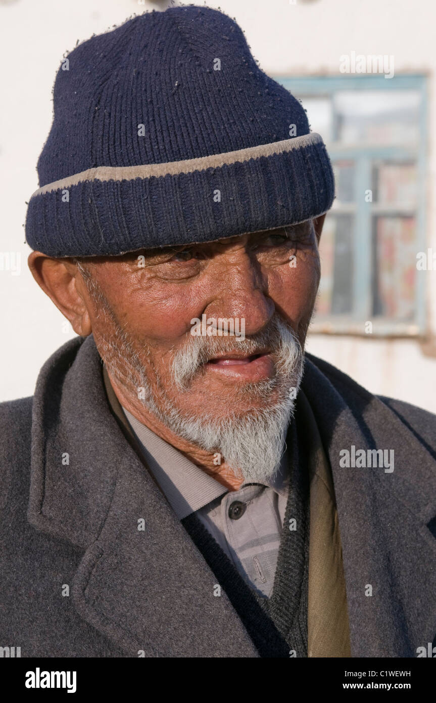 Kyrgyzstan, Sary Tash, Portrait of smiling old man Stock Photo - Alamy
