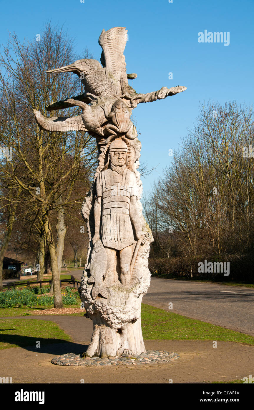 Wood carving sculpture made from a tree trunk. Ferry Meadows, Nene Park ...