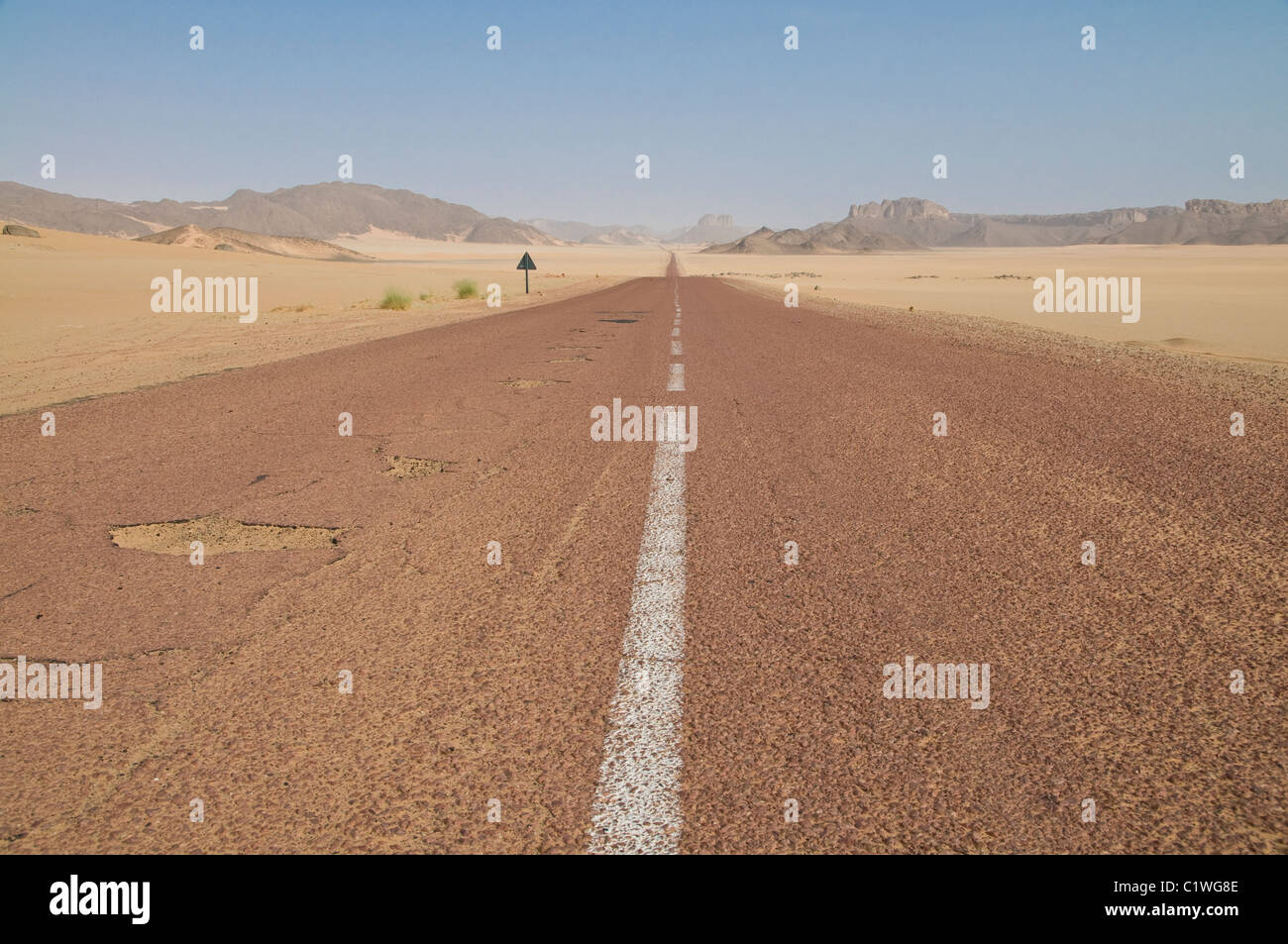 Algeria road sign hi-res stock photography and images - Alamy