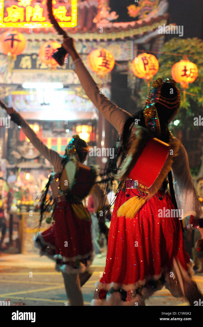 Chinese tiger dancers hi-res stock photography and images - Alamy