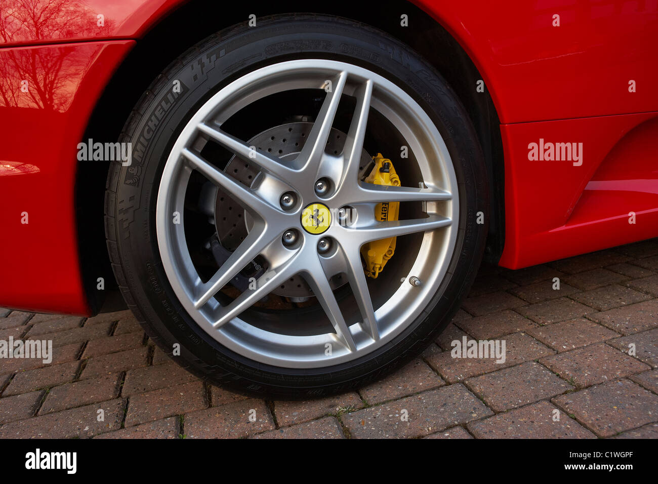 FERRARI F430 BADGE LOGO ON WHEEL CLOSE UP Stock Photo - Alamy