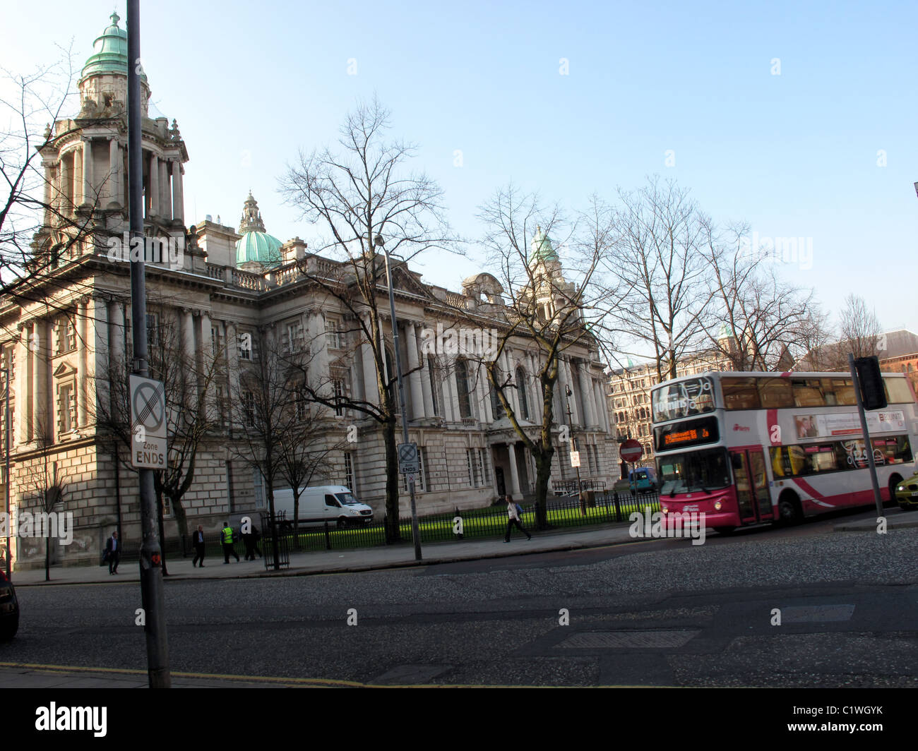Belfast city hall donegal square hi-res stock photography and images ...