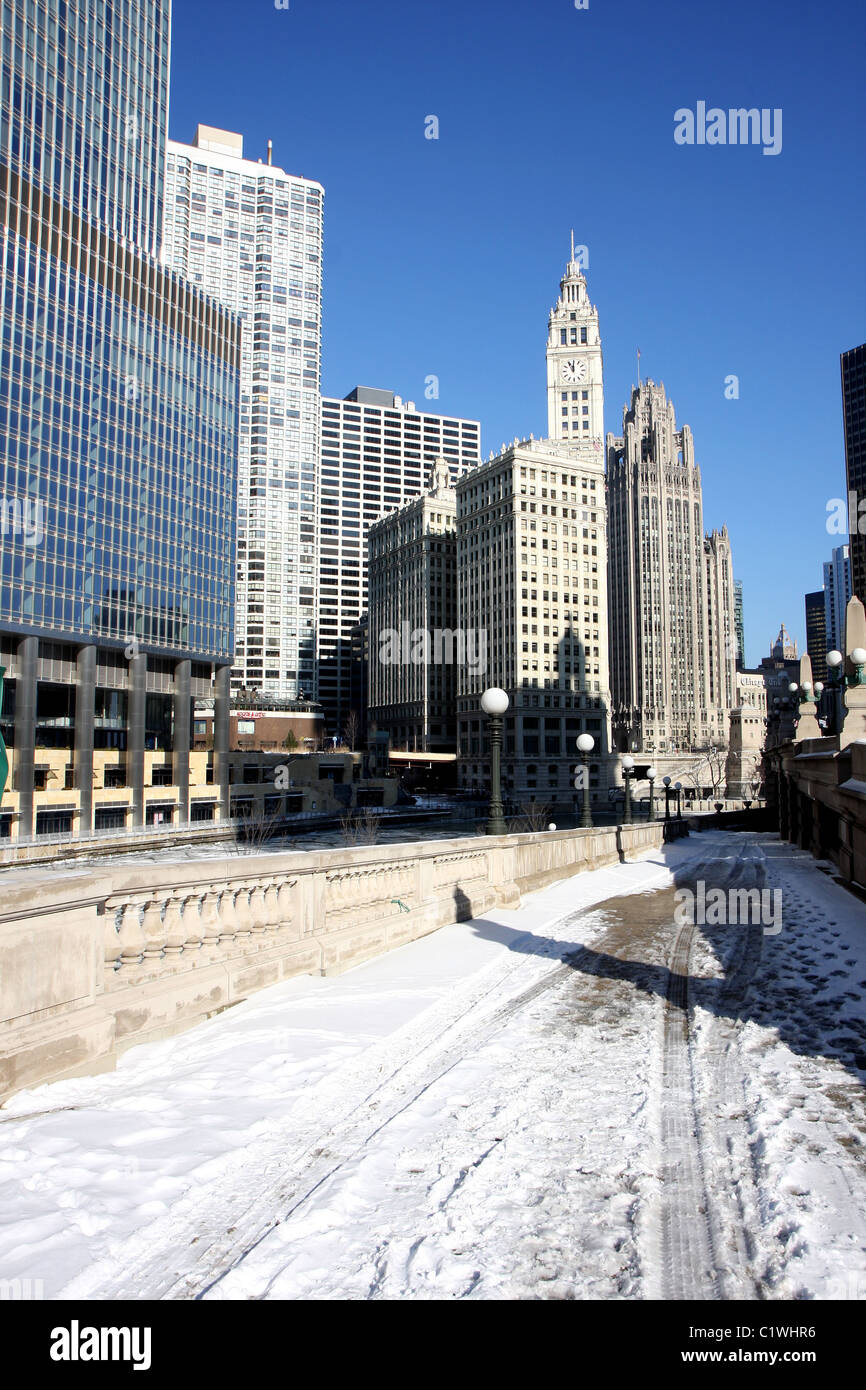 Urban view to the buildings in center of Chicago, Illinois Stock Photo ...