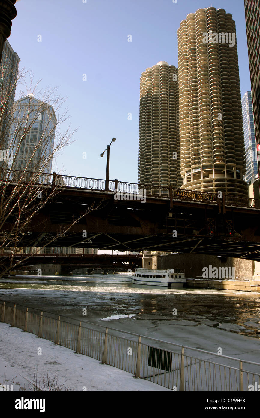Urban view to the corn buildings in center of Chicago, Illinois Stock ...