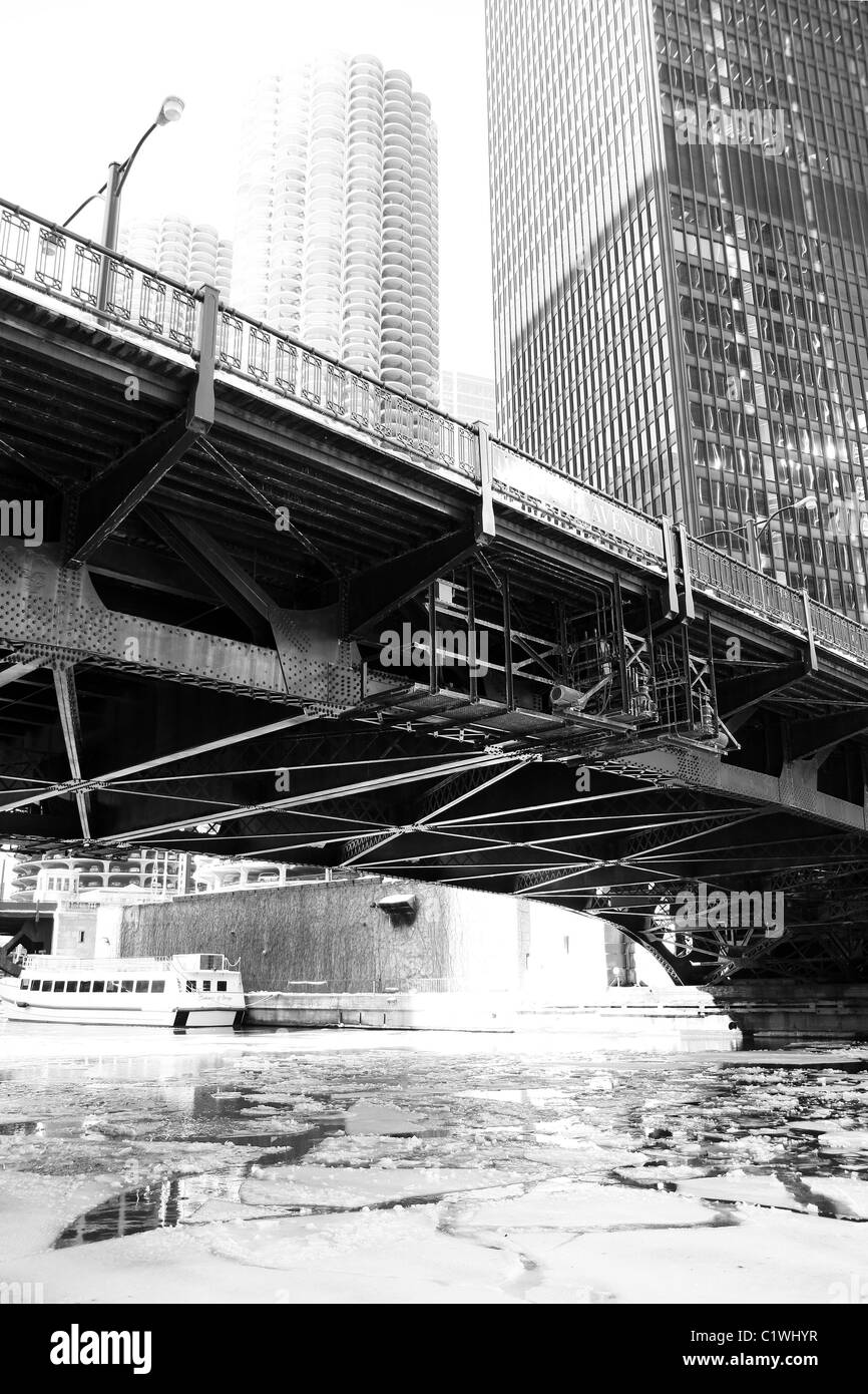 Urban view to the corn buildings in center of Chicago, Illinois Stock ...