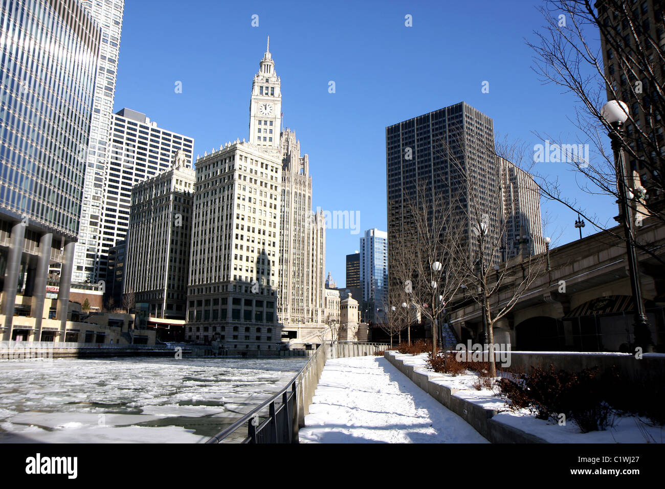 Urban view to the buildings in center of Chicago, Illinois Stock Photo ...