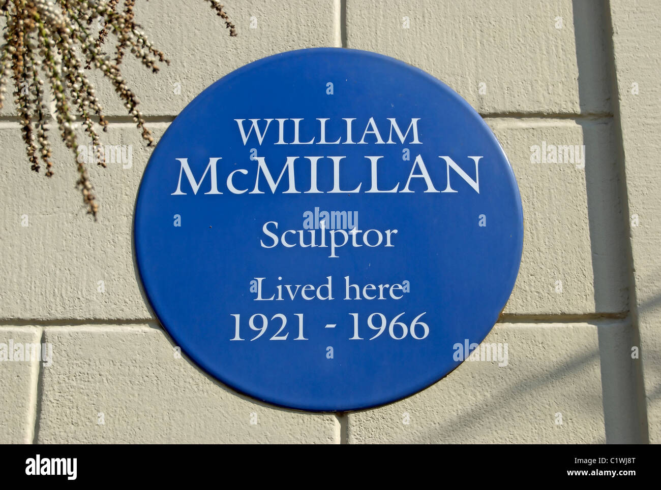 blue plaque marking a home of sculptor william mcmillan, in glebe place ...