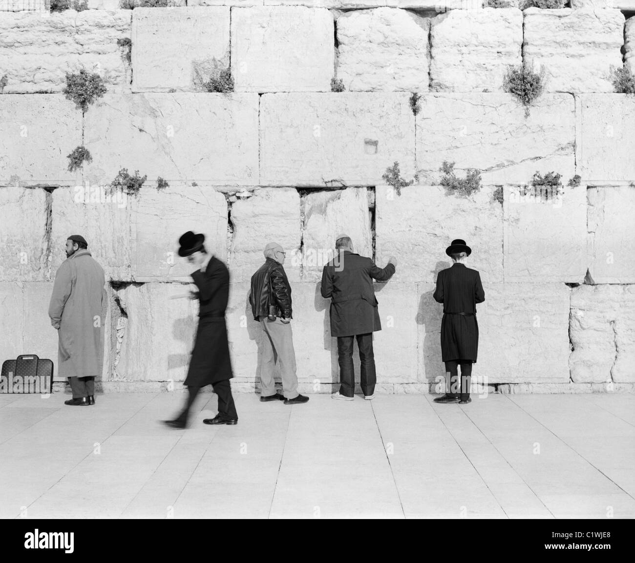 Black and white wailing wall jerusalem hi-res stock photography and ...