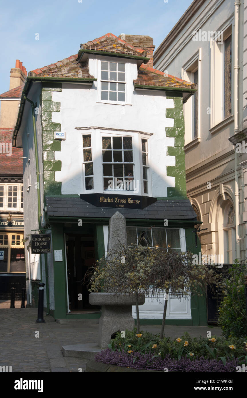 Funny crooked house hi-res stock photography and images - Alamy