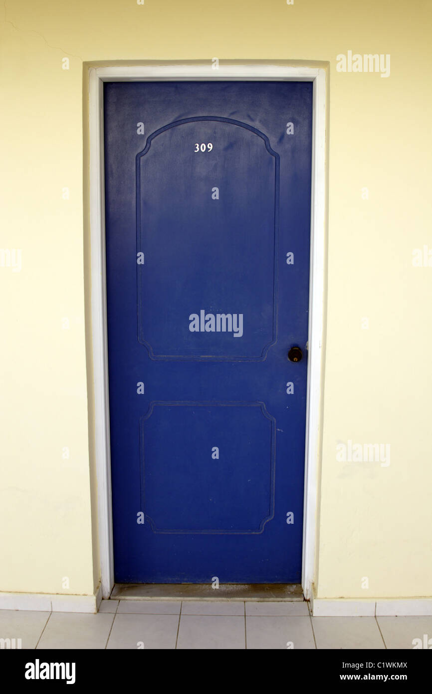 Hotel doors hi-res stock photography and images - Alamy
