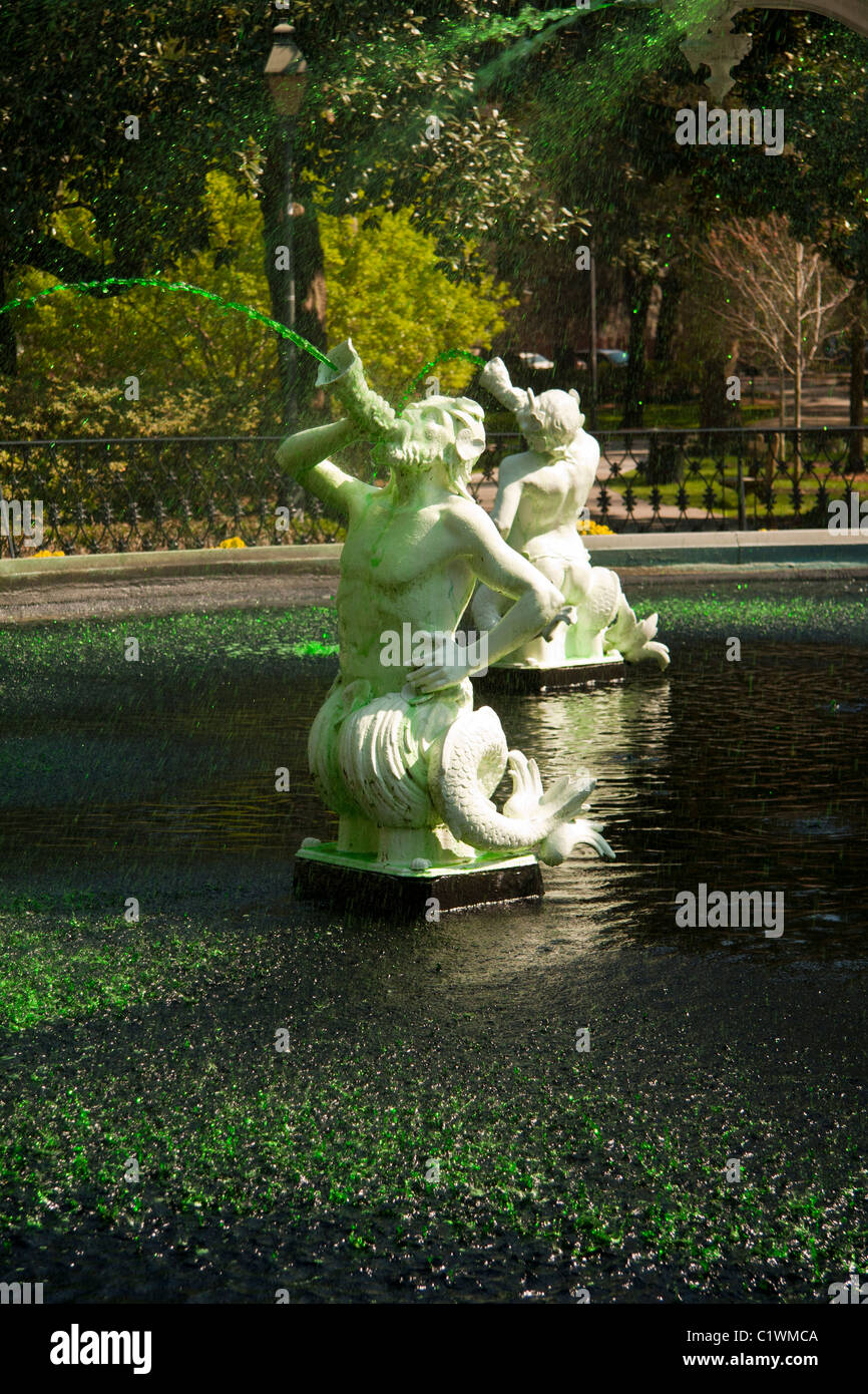 Fountain of bees hi-res stock photography and images - Alamy