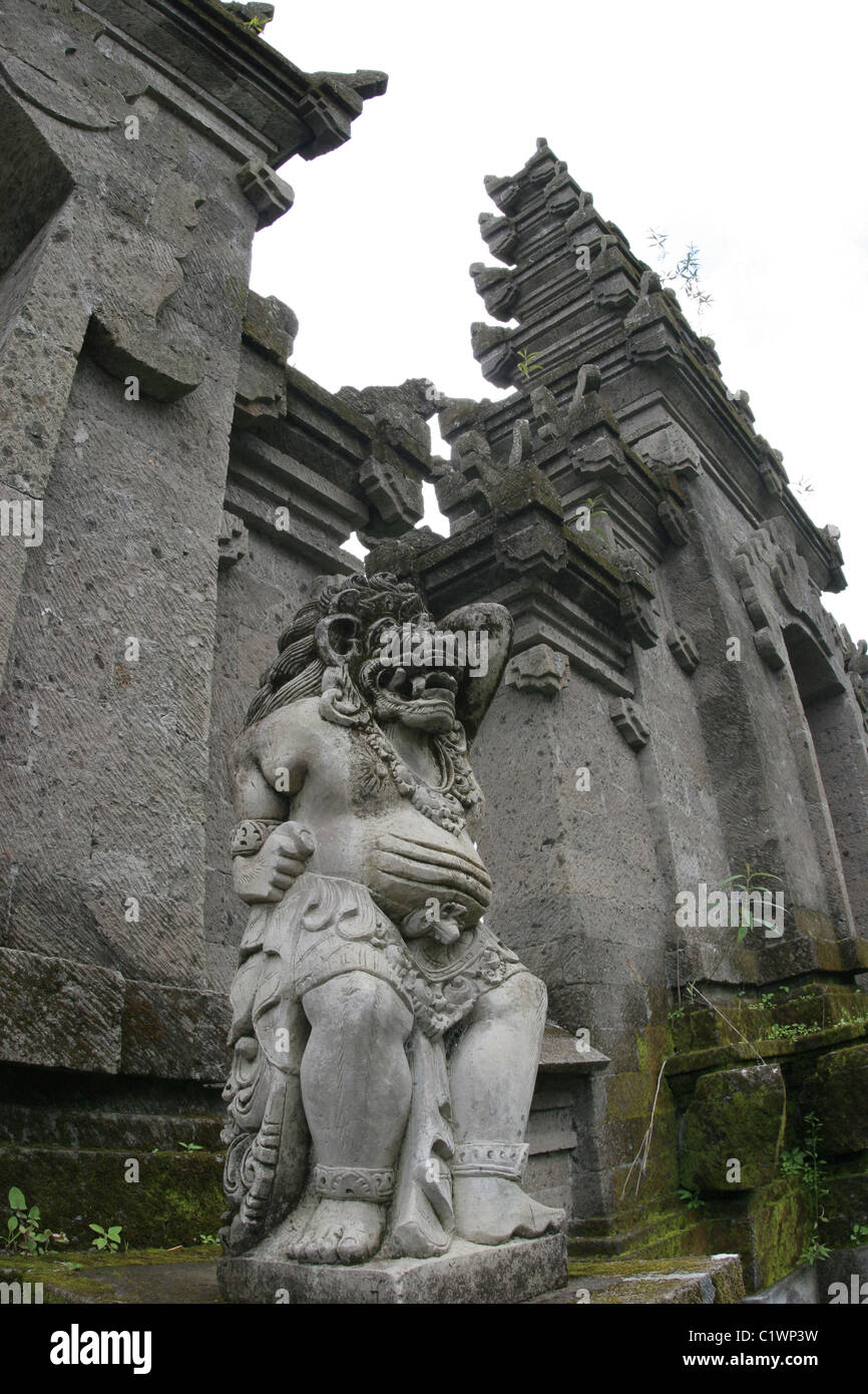 Hindu statue at Balinese temple Stock Photo - Alamy
