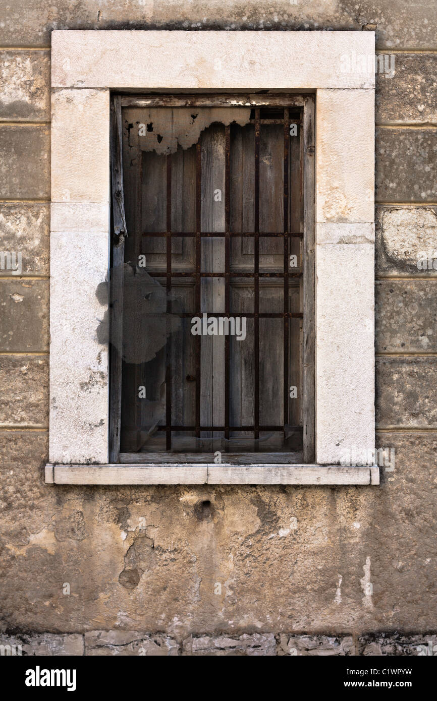 One ruined window hi-res stock photography and images - Alamy