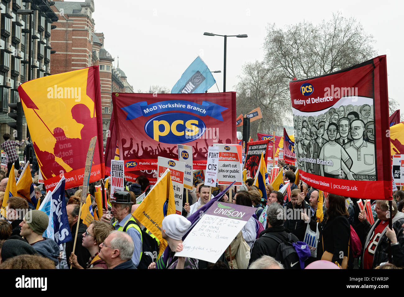 Protesters marching with a banner hi-res stock photography and images ...