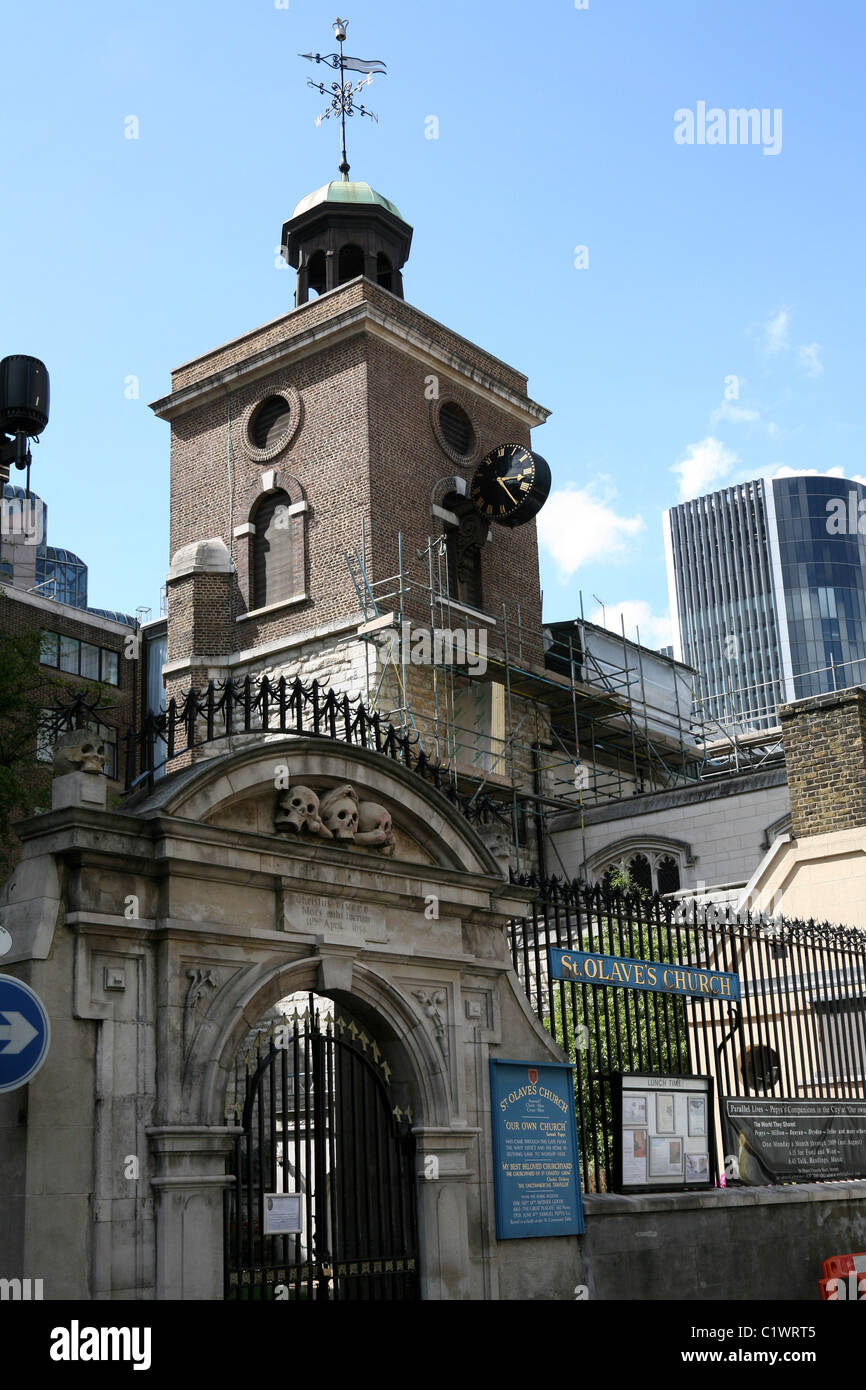 Medieval london street hi-res stock photography and images - Alamy