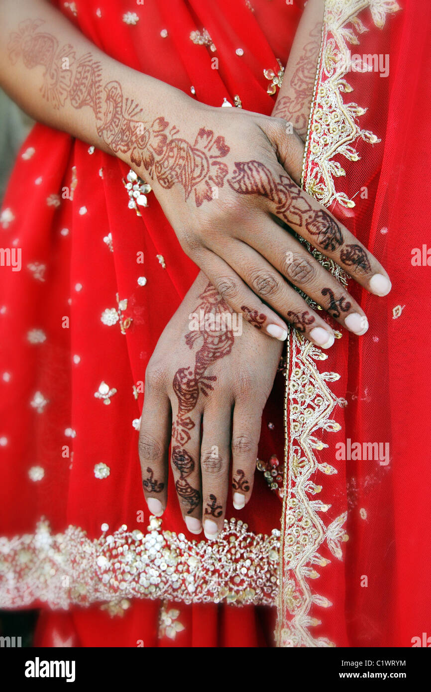 Woman with henna decorated hands hi-res stock photography and images ...