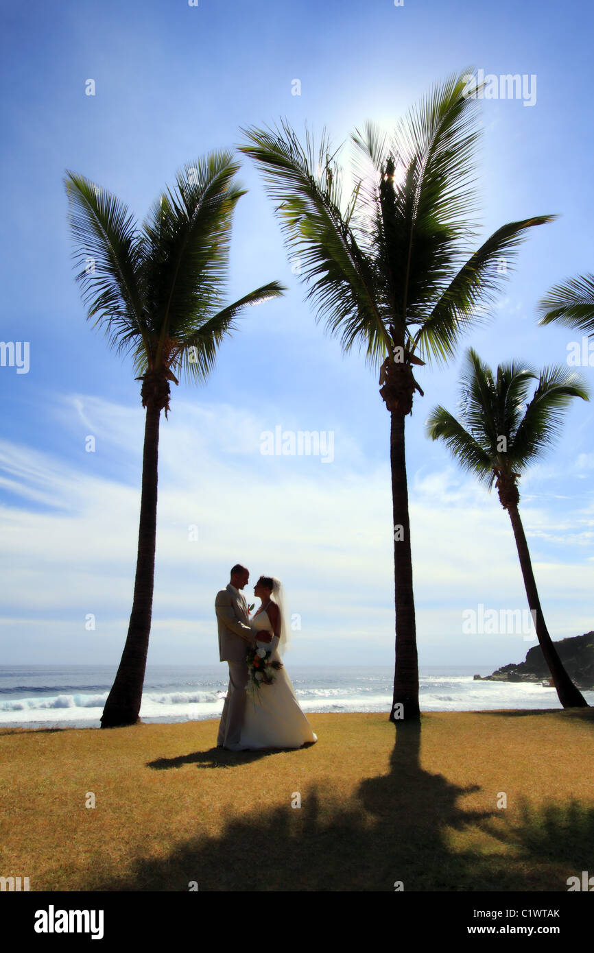 Backlit couple by the seaside hi-res stock photography and images - Alamy