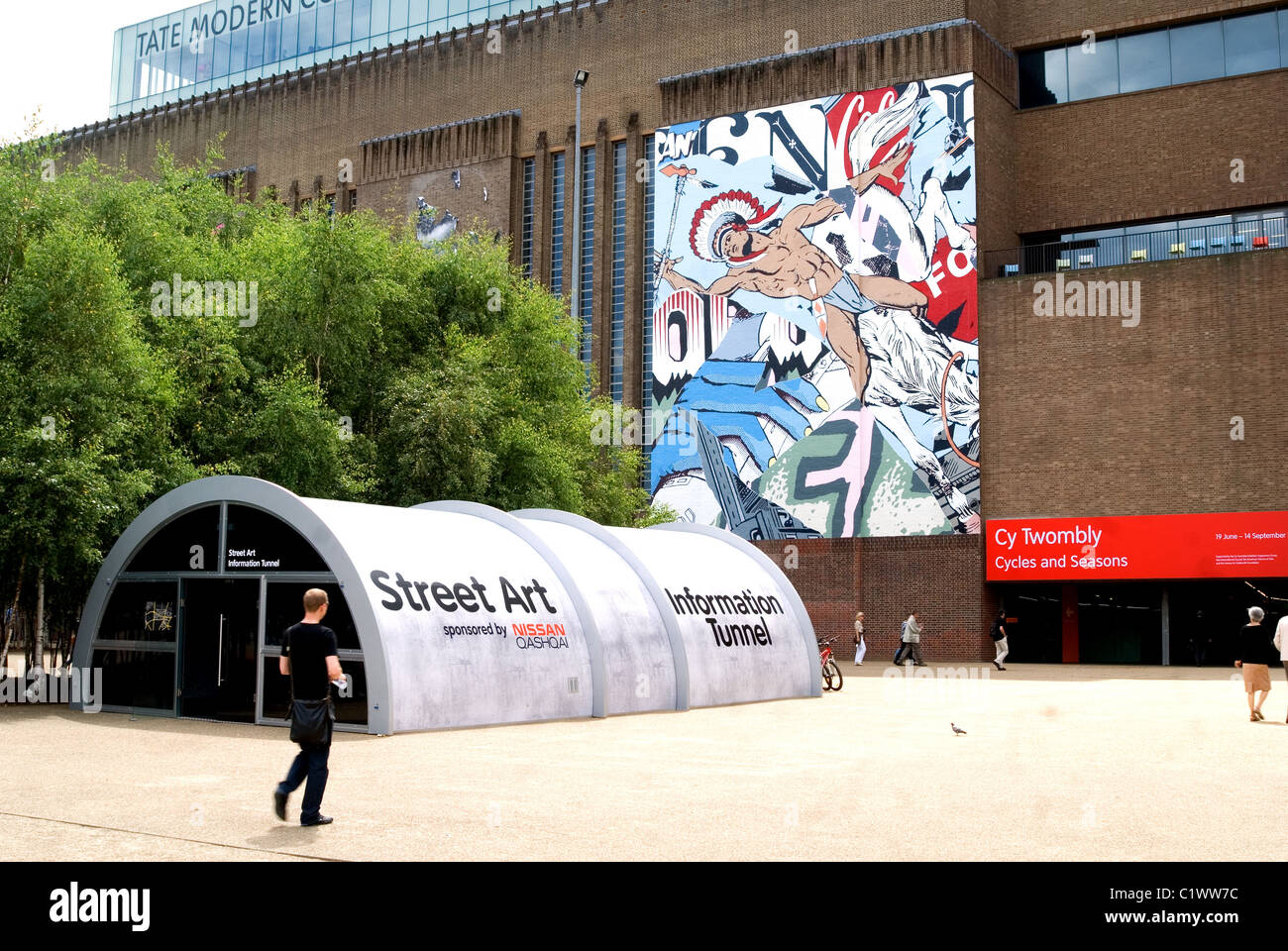 Graffiti in London Street Stock Photo - Alamy