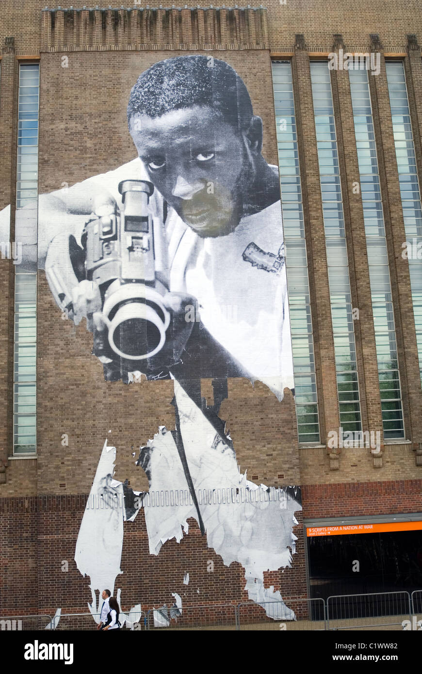 Graffiti in London Tate Modern Wall Stock Photo - Alamy