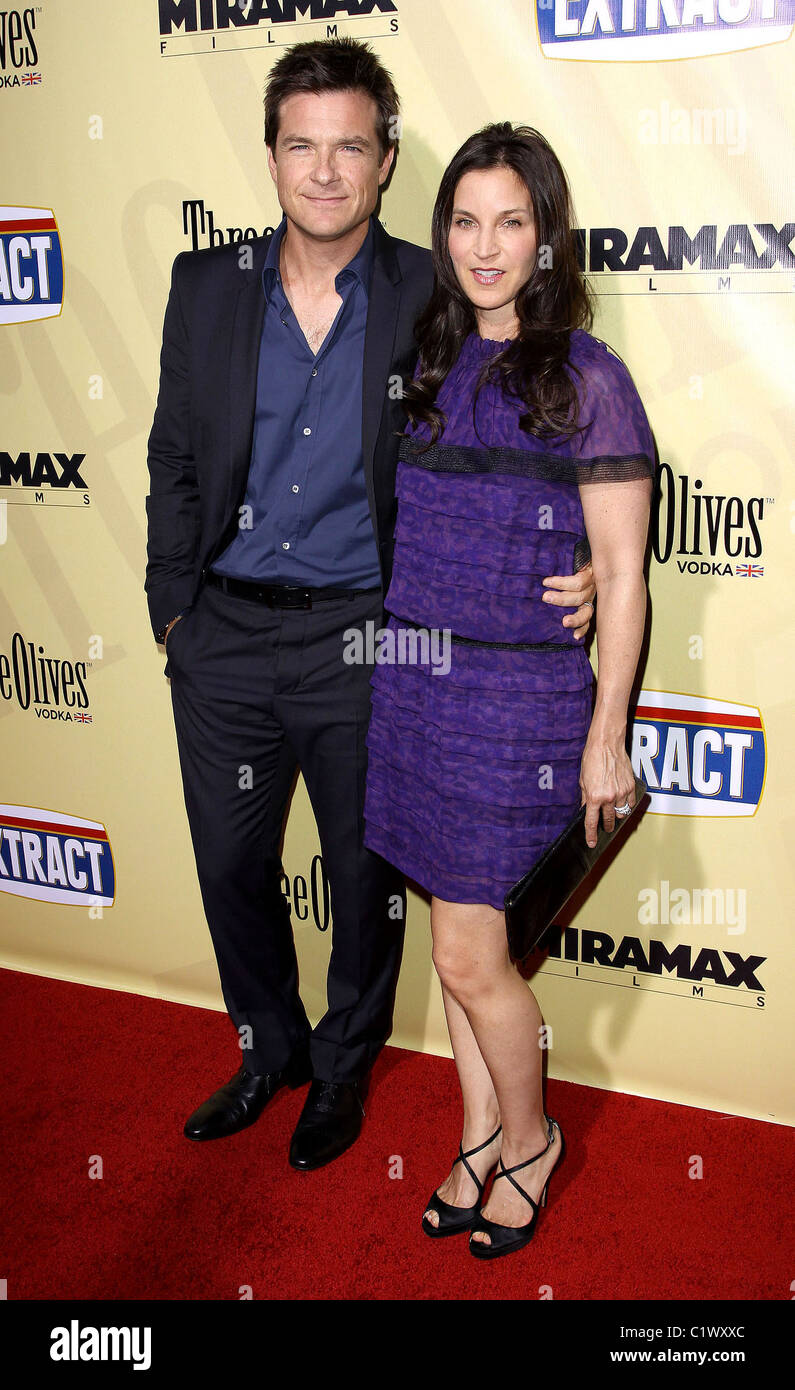 Jason Bateman and his wife Amanda Anka The premiere of 'Extract' held ...