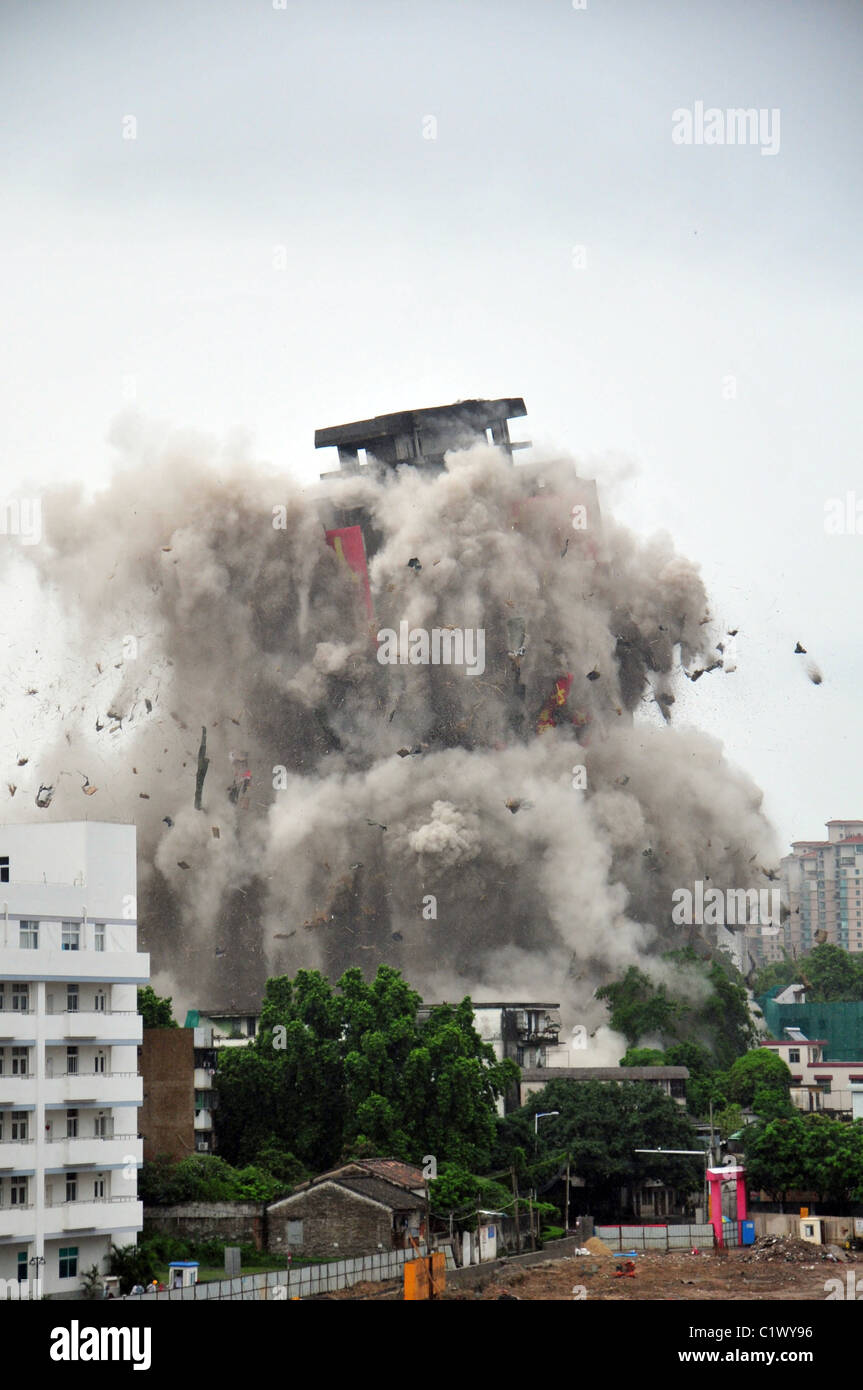 Abandoned tower block demolished An abandoned tower block in Zhongshan ...