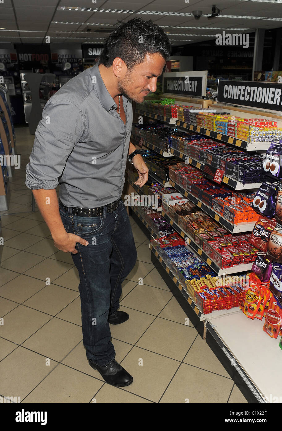 Peter Andre and his brother stop off at a service station in Gaydon, en ...