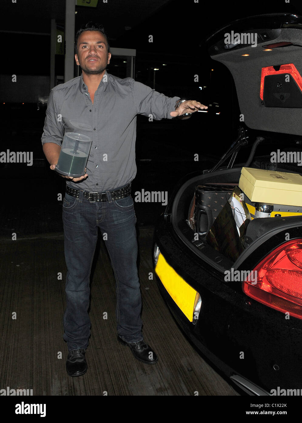 Peter Andre and his brother stop off at a service station in Gaydon, en ...