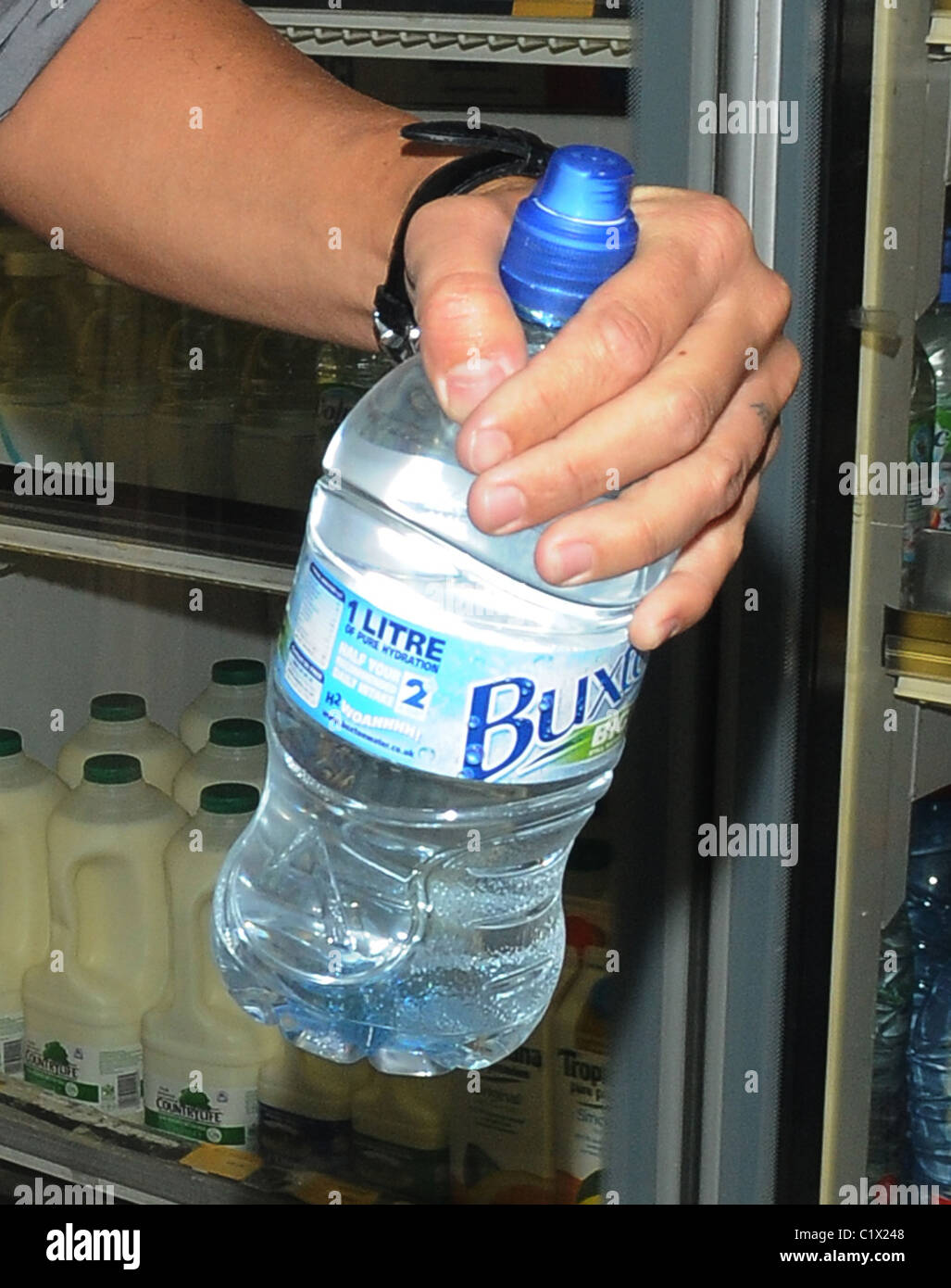 Peter Andre and his brother stop off at a service station in Gaydon, en ...