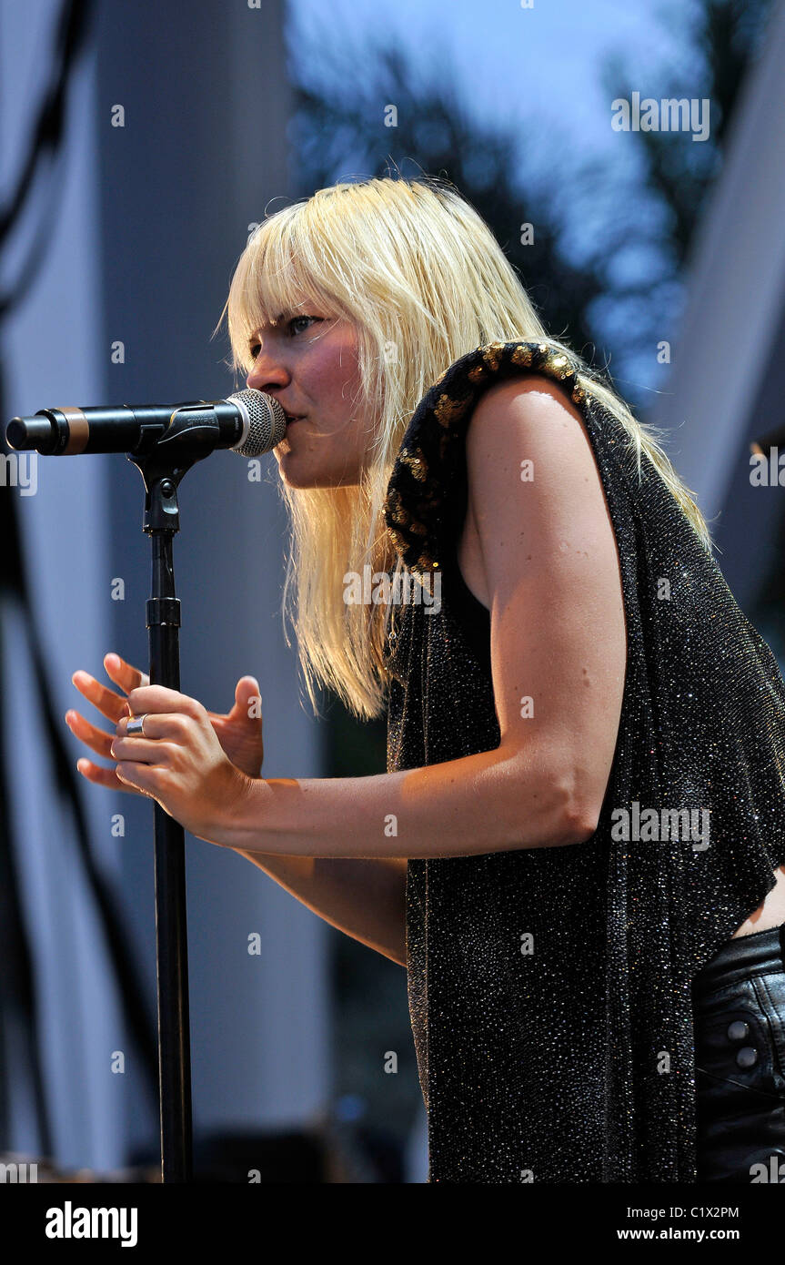 Liela Moss of The Duke Sprit performs at the Bayfront Park Amphitheatre ...