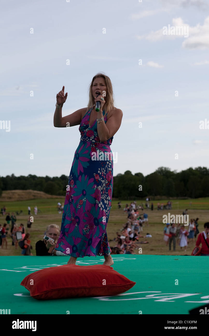 World peace chant hi-res stock photography and images - Alamy