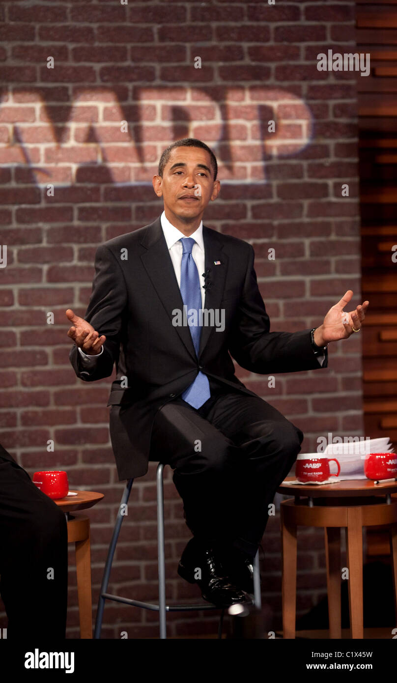 Obama sitting hi-res stock photography and images - Alamy