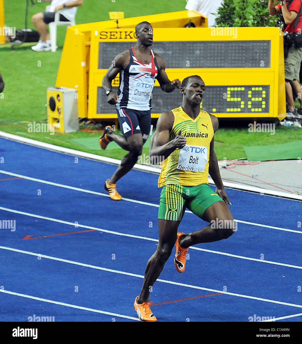Usain Bolt wins in a new Eorld Record of 9.58 seconds. The 100m final ...