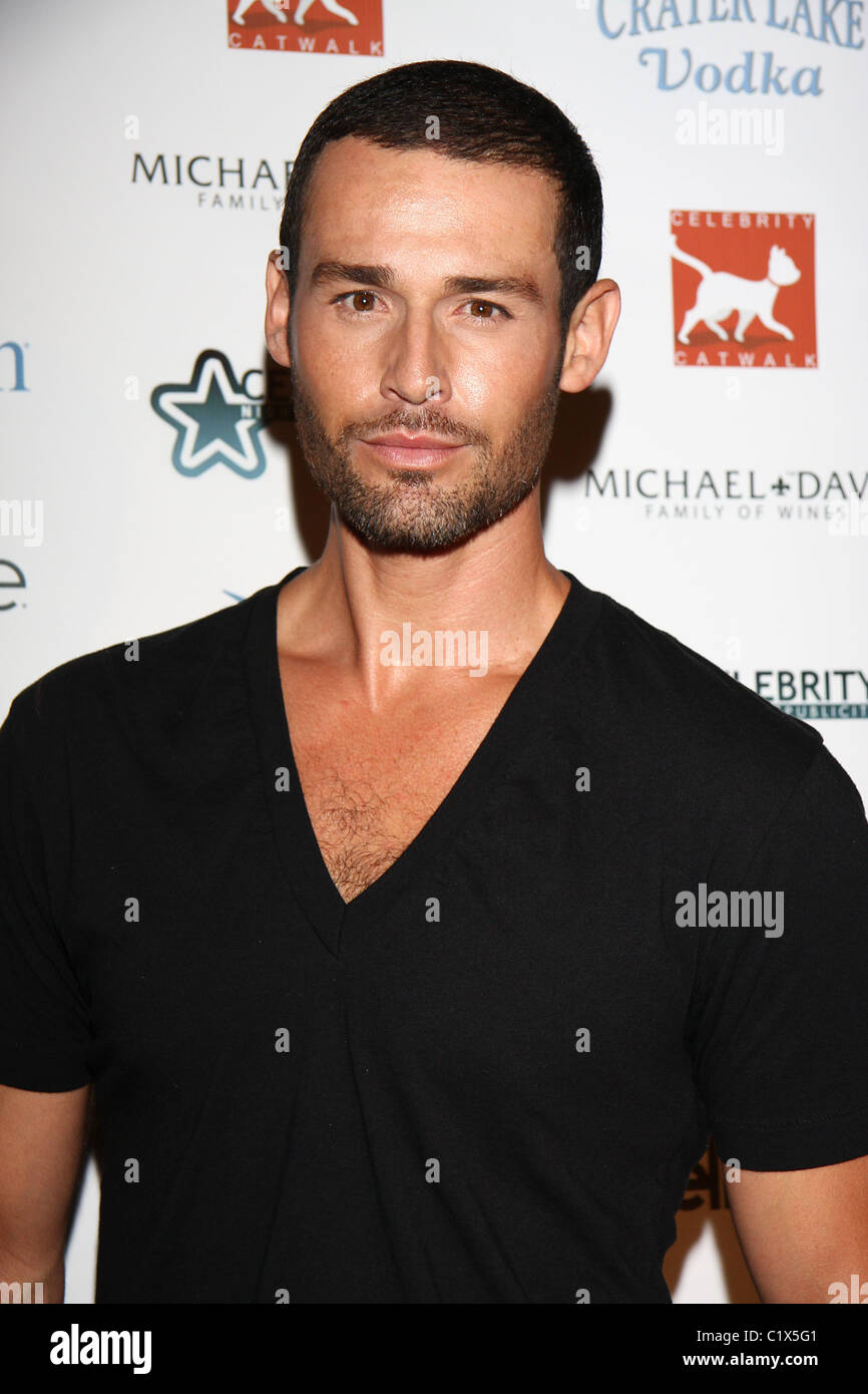 JP Calderon Celebrity Catwalk 2009 benefiting National Animal Rescue at ...